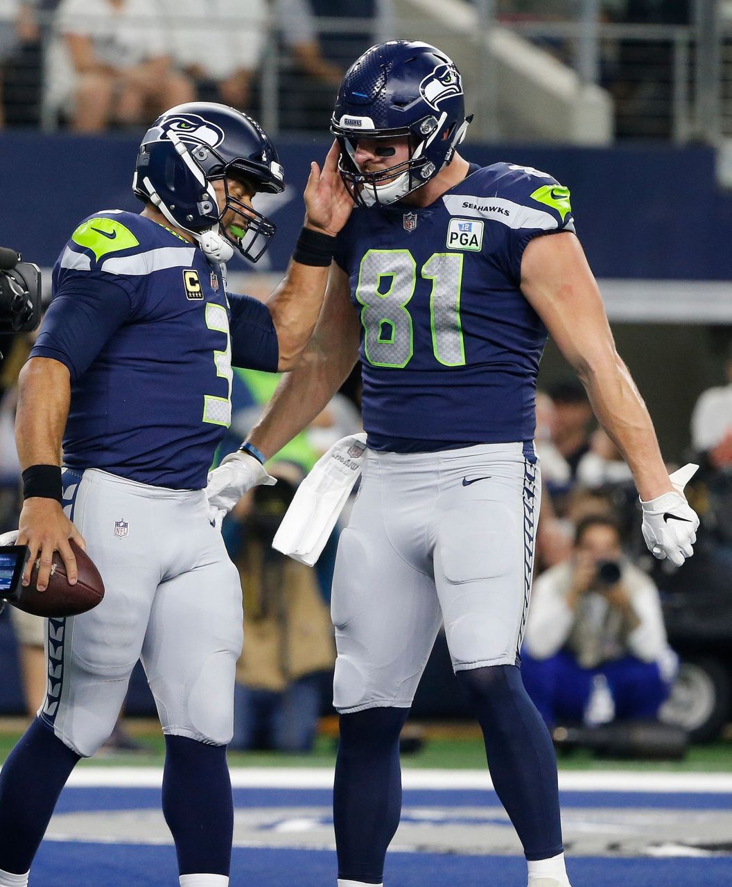 Elliott, Cowboys power past Seahawks for 24-22 wild-card win