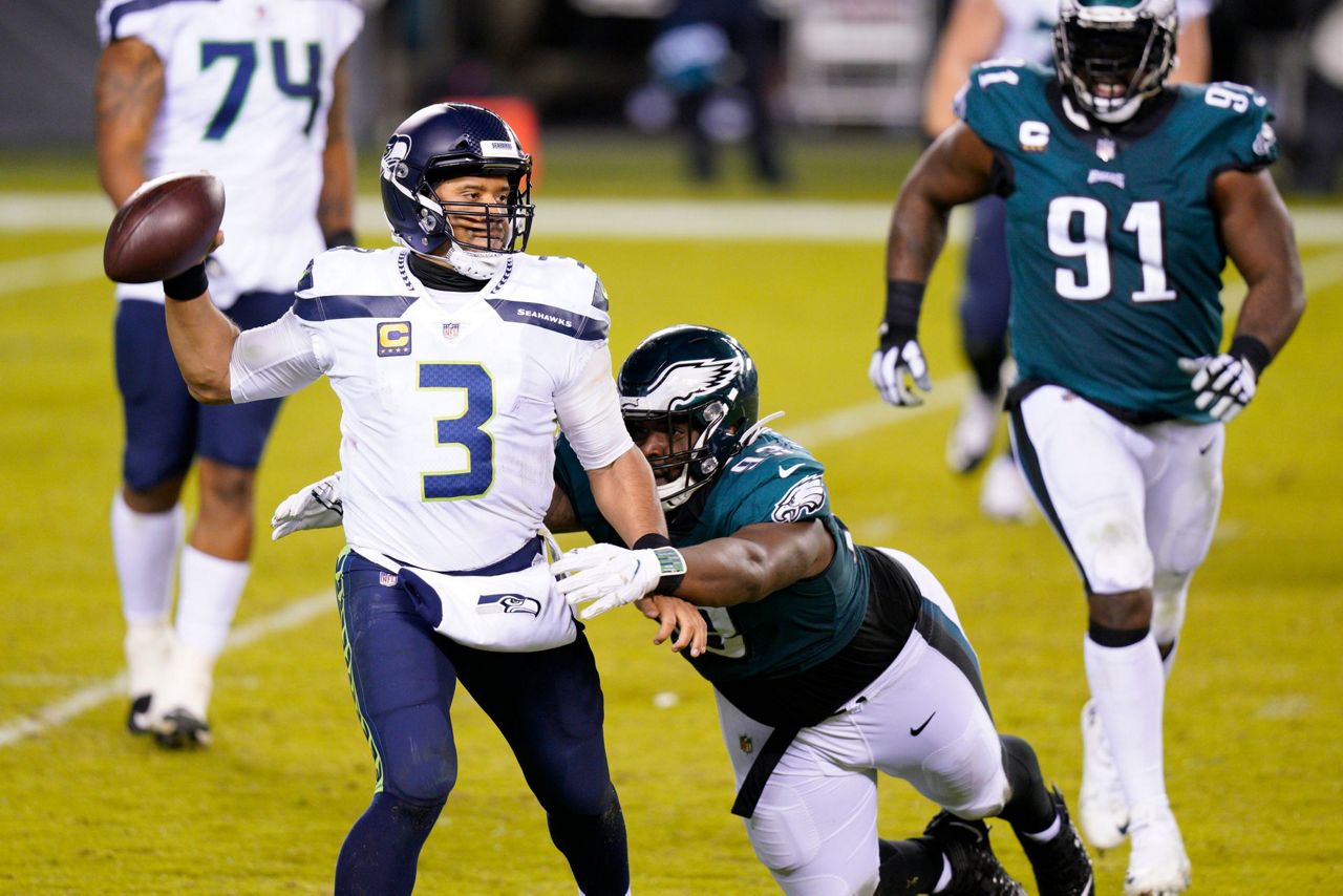 Metcalf, Wilson lead Seahawks over Eagles 23-17