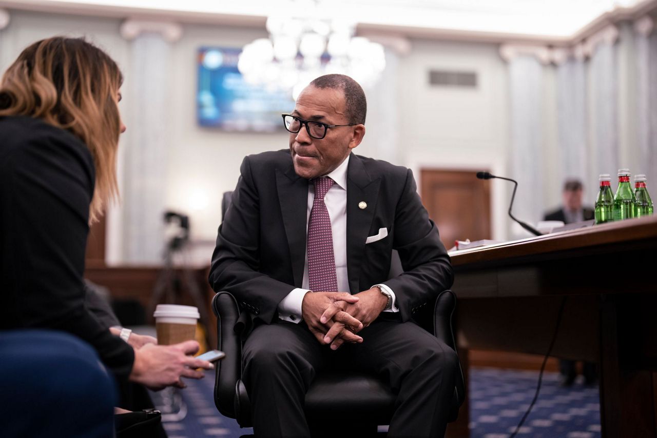 FAA head defends safety of US air travel despite close calls