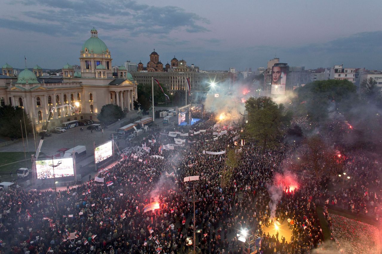 Thousands gather for rally supporting populist Serbia leader
