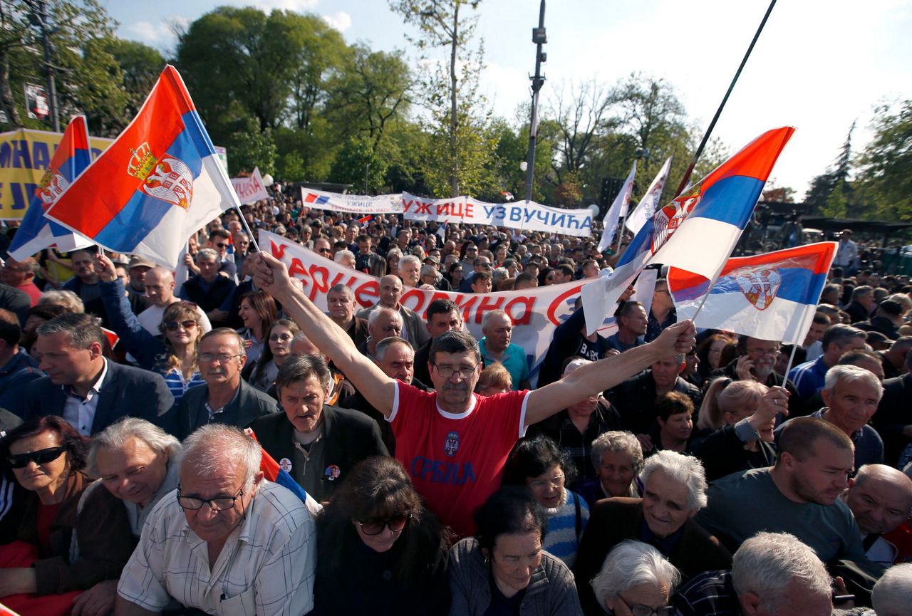 Thousands gather for rally supporting populist Serbia leader