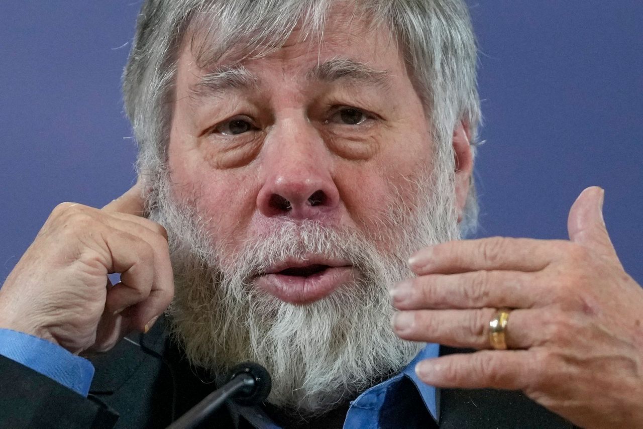 Apple co-founder Steve Wozniak to receive Serbian passport, president says
