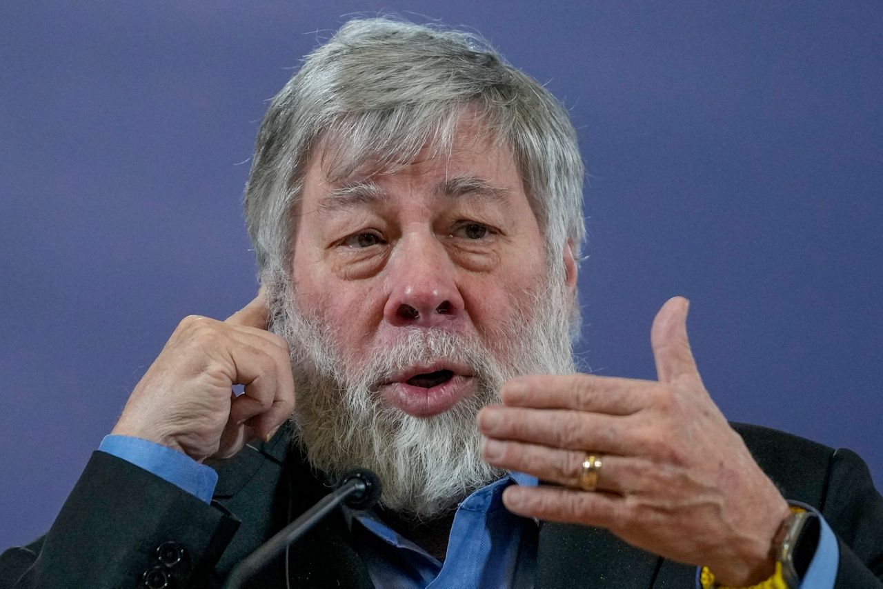 Apple co-founder Steve Wozniak to receive Serbian passport, president says