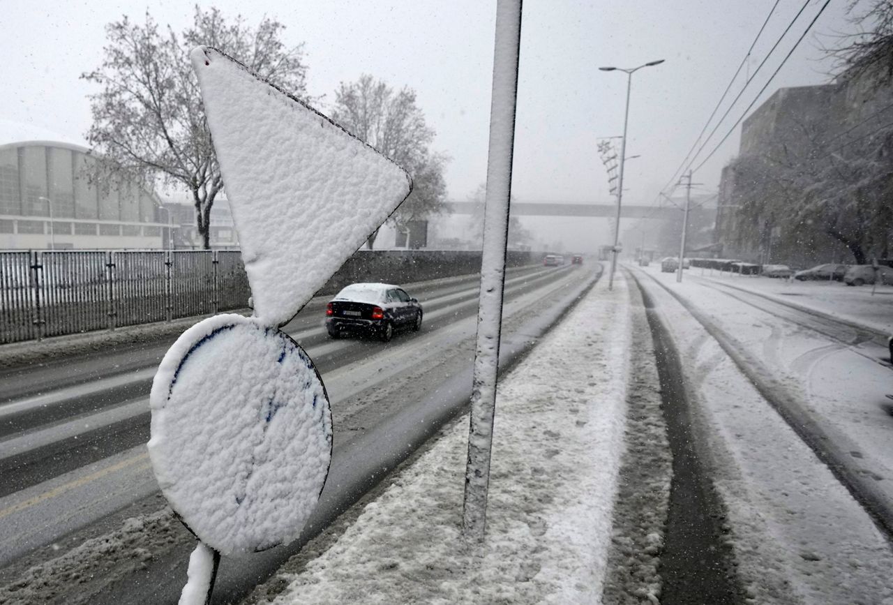 Heavy snowfall wreaks havoc in Belgrade and much of Serbia