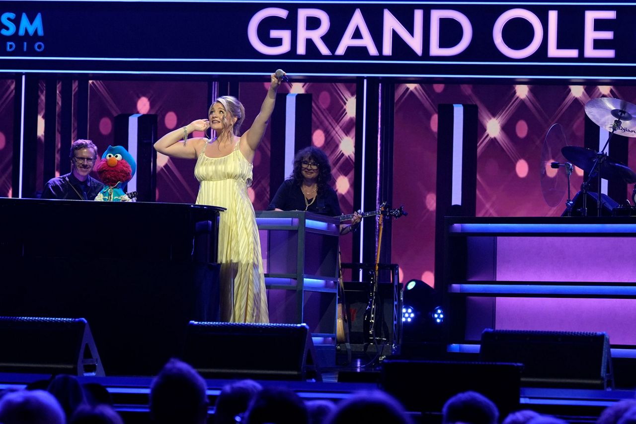 'Sesame Street' stars Elmo and Abby Cadabby sing and host in their ...