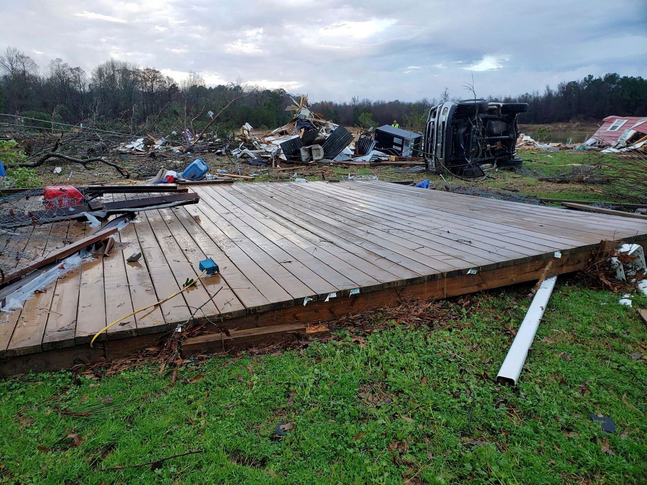 Officials: 3 dead in Alabama, bringing storm death toll to 7