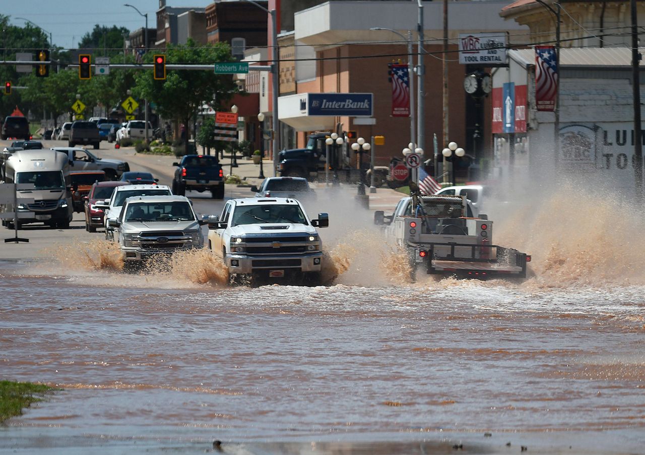 Flash floods shut down Oklahoma interstate, prompt rescues