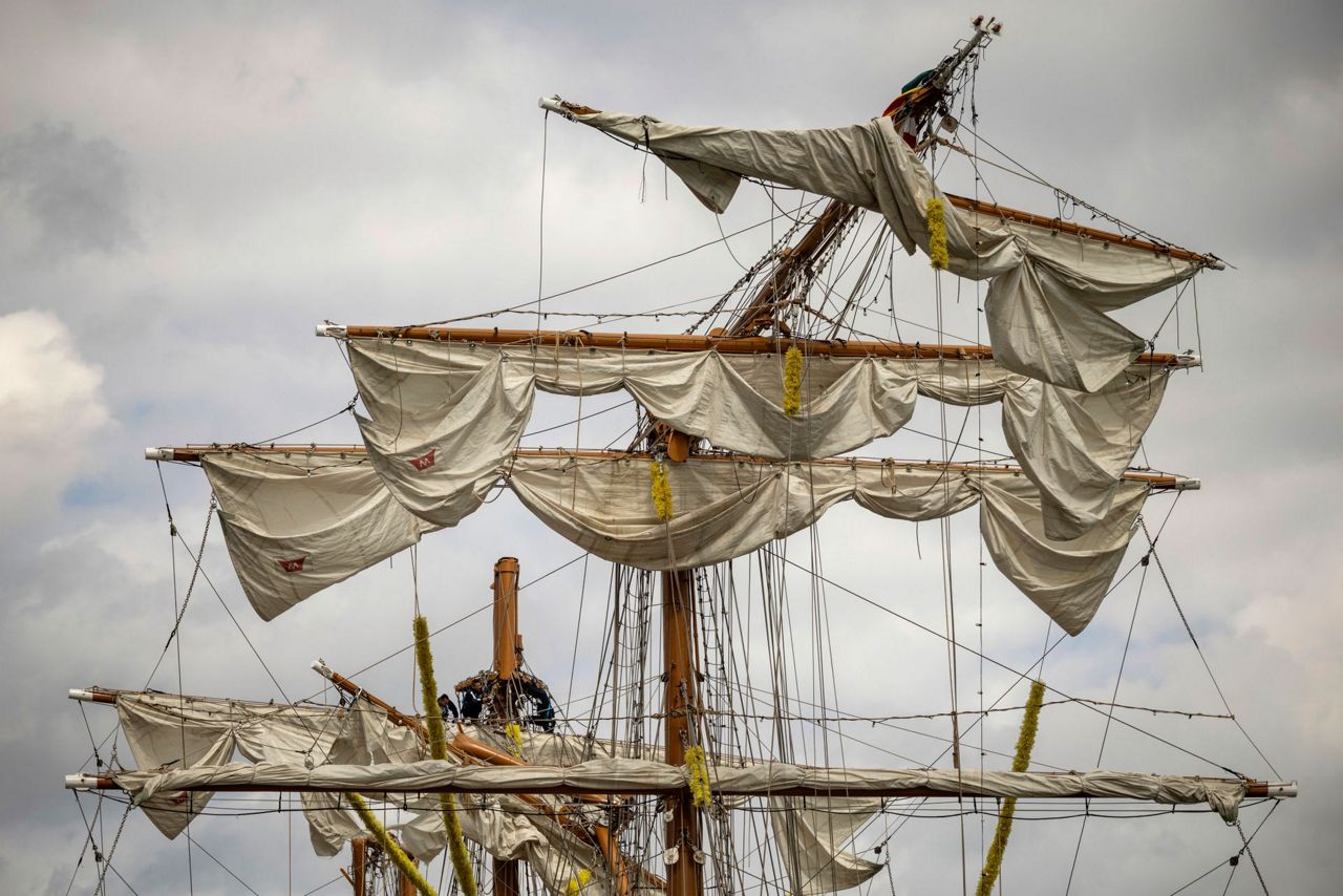 Ships have been hitting the Brooklyn Bridge for nearly 150 years