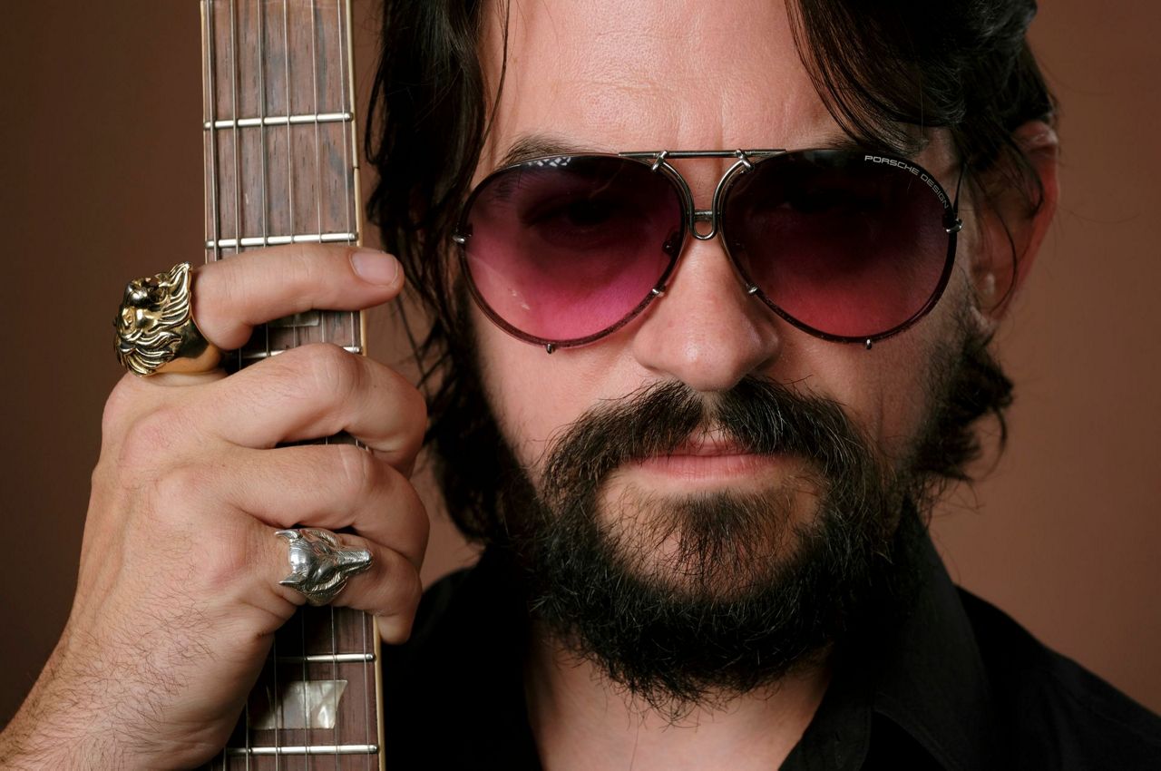 Shooter Jennings makes a left turn back to '80s country