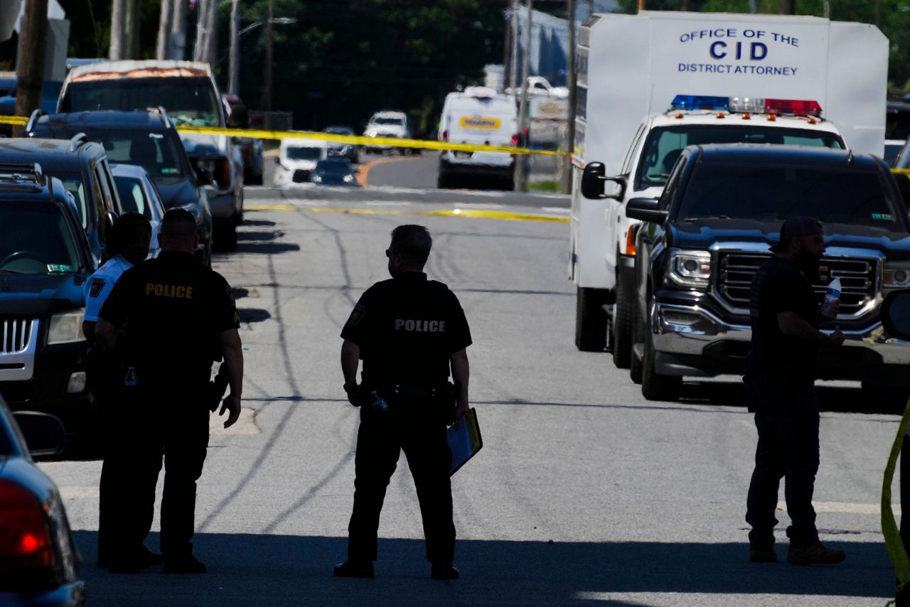 Former employee fatally shoots 2, wounds 3 at linen company in ...