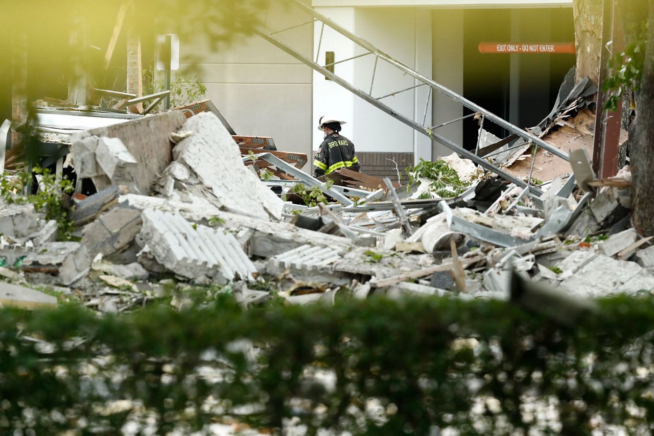 Authorities investigate explosion at Florida shopping plaza
