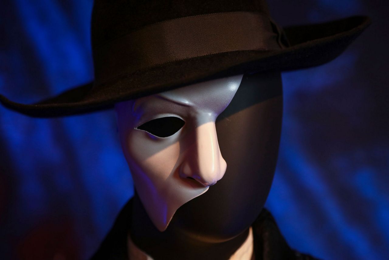 Broadway, Hollywood costumes go on exhibit in heart of NYC