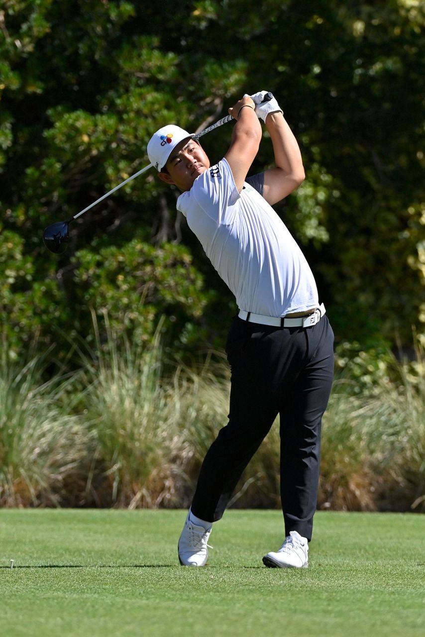 Tom Kim wins in Vegas as Cantlay falls apart on final hole