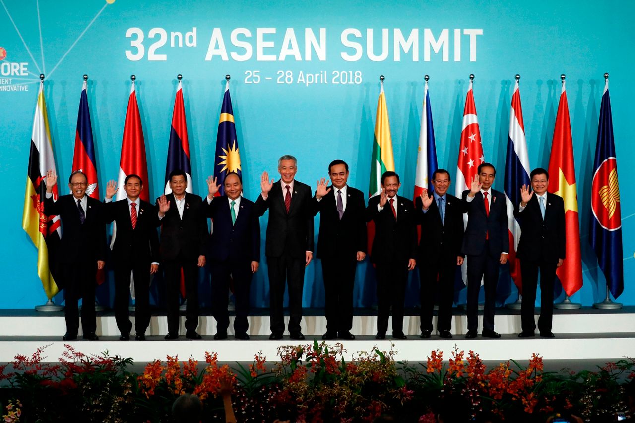 Singapore PM: ASEAN growing closer to China and India