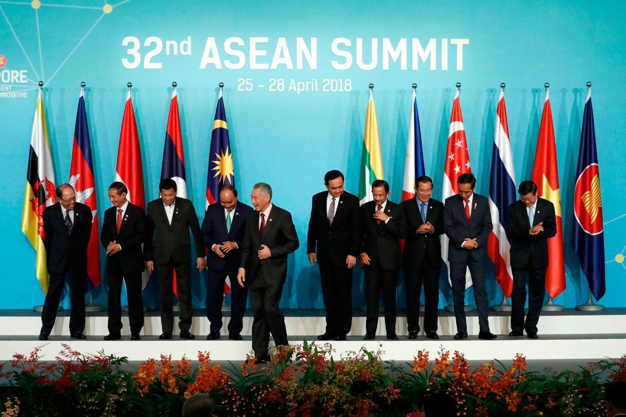 Singapore PM: ASEAN growing closer to China and India