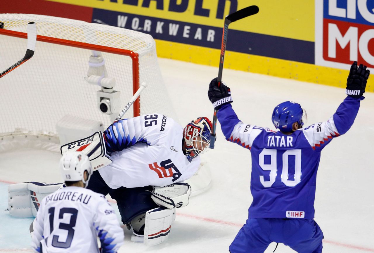 Slovakia stuns US 4-1 in world hockey championship opener