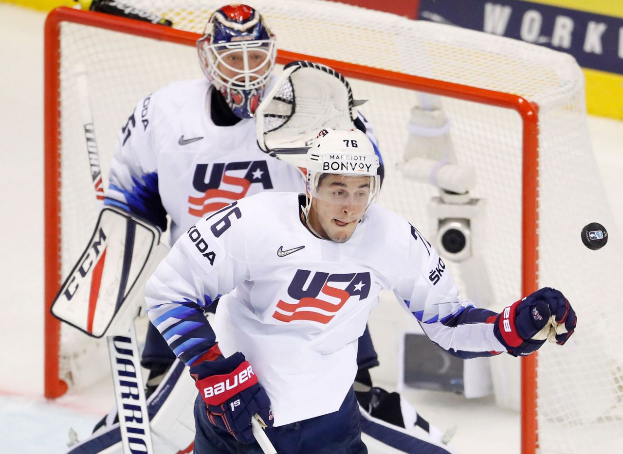 Slovakia stuns US 4-1 in world hockey championship opener