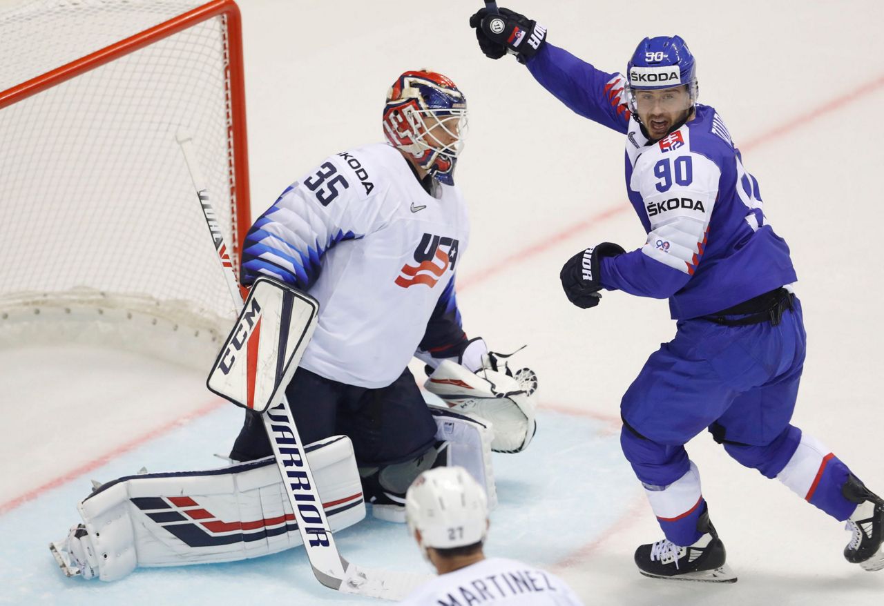 Slovakia stuns US 4-1 in world hockey championship opener