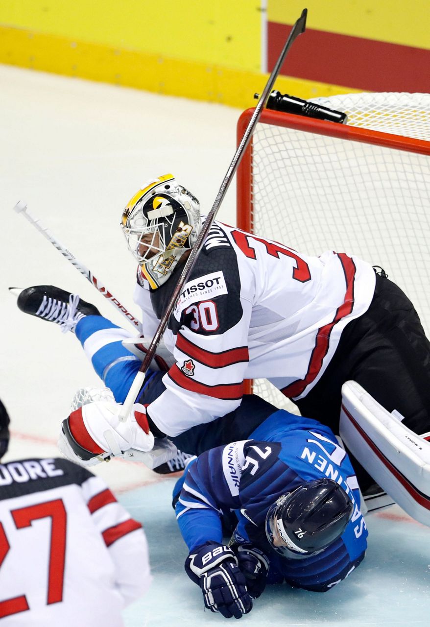Slovakia stuns US 4-1 in world hockey championship opener