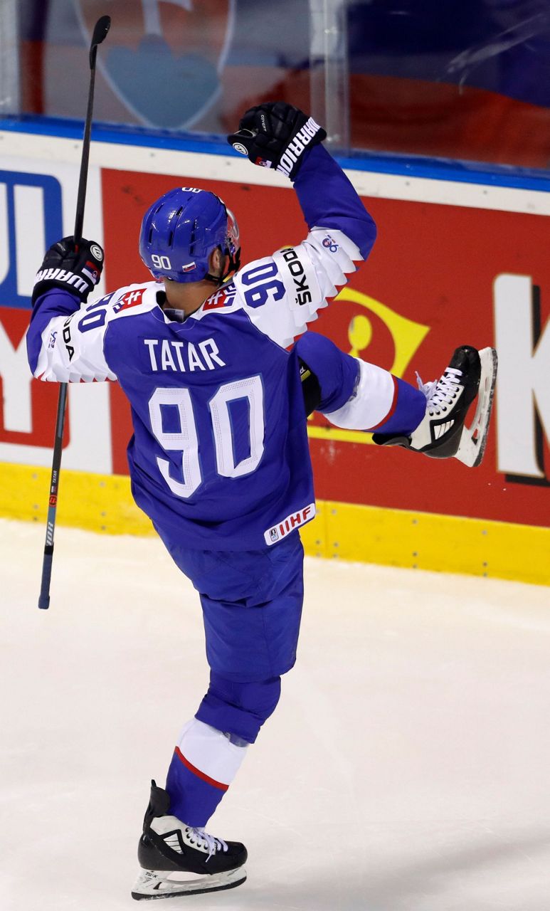 Slovakia stuns US 4-1 in world hockey championship opener