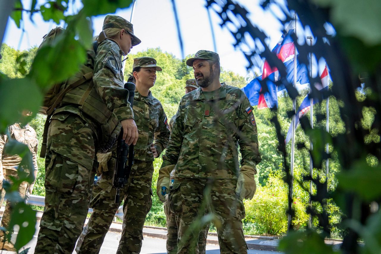 Slovenia army starts removing Croatia border razor wire