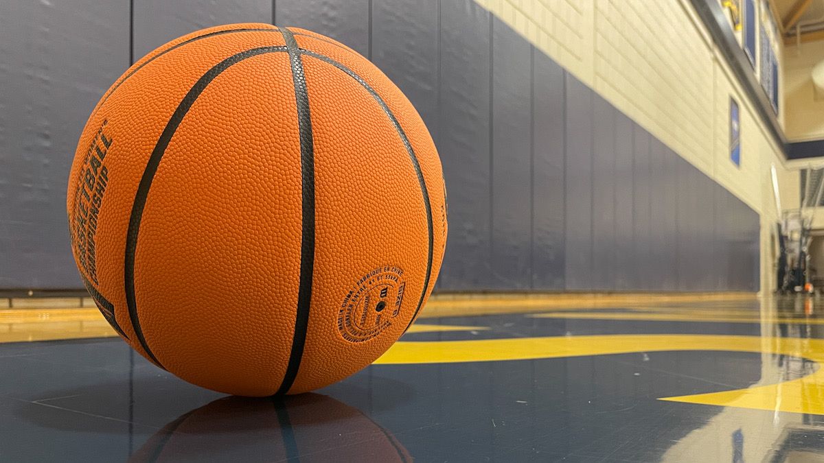 Smith College legend honored at women's basketball HOF