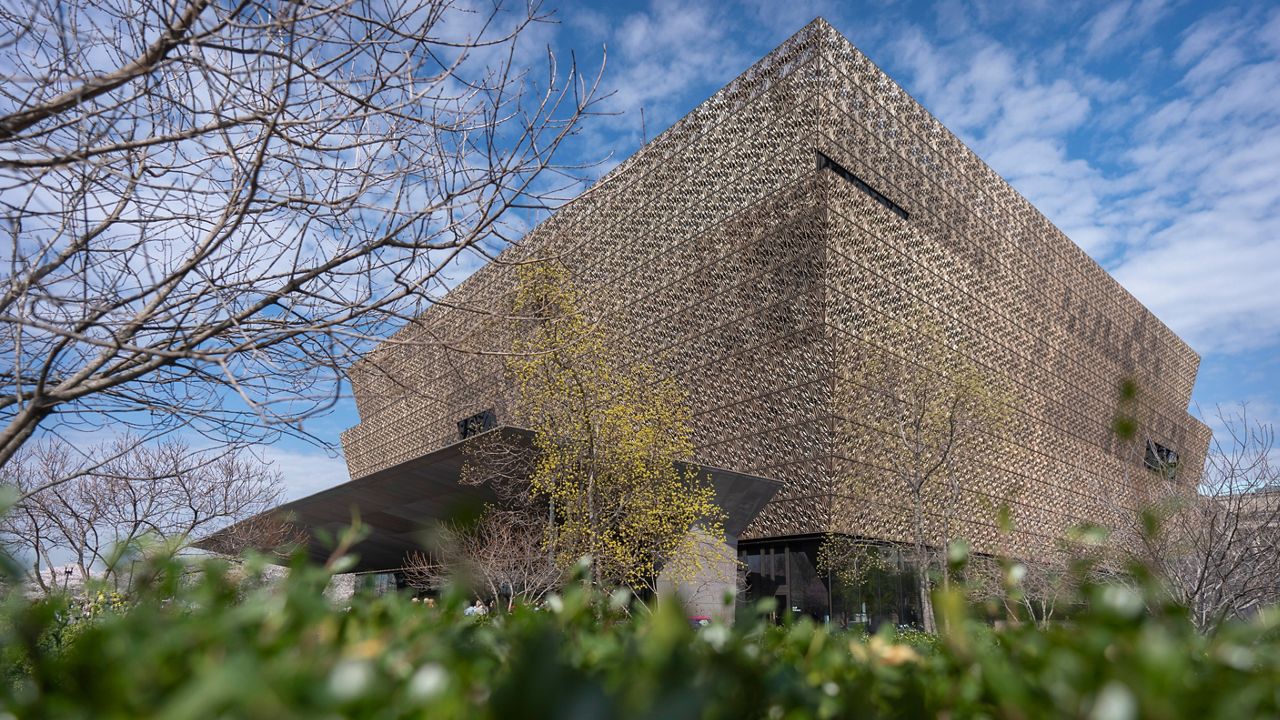 Trump heightens his attack on Smithsonian museums