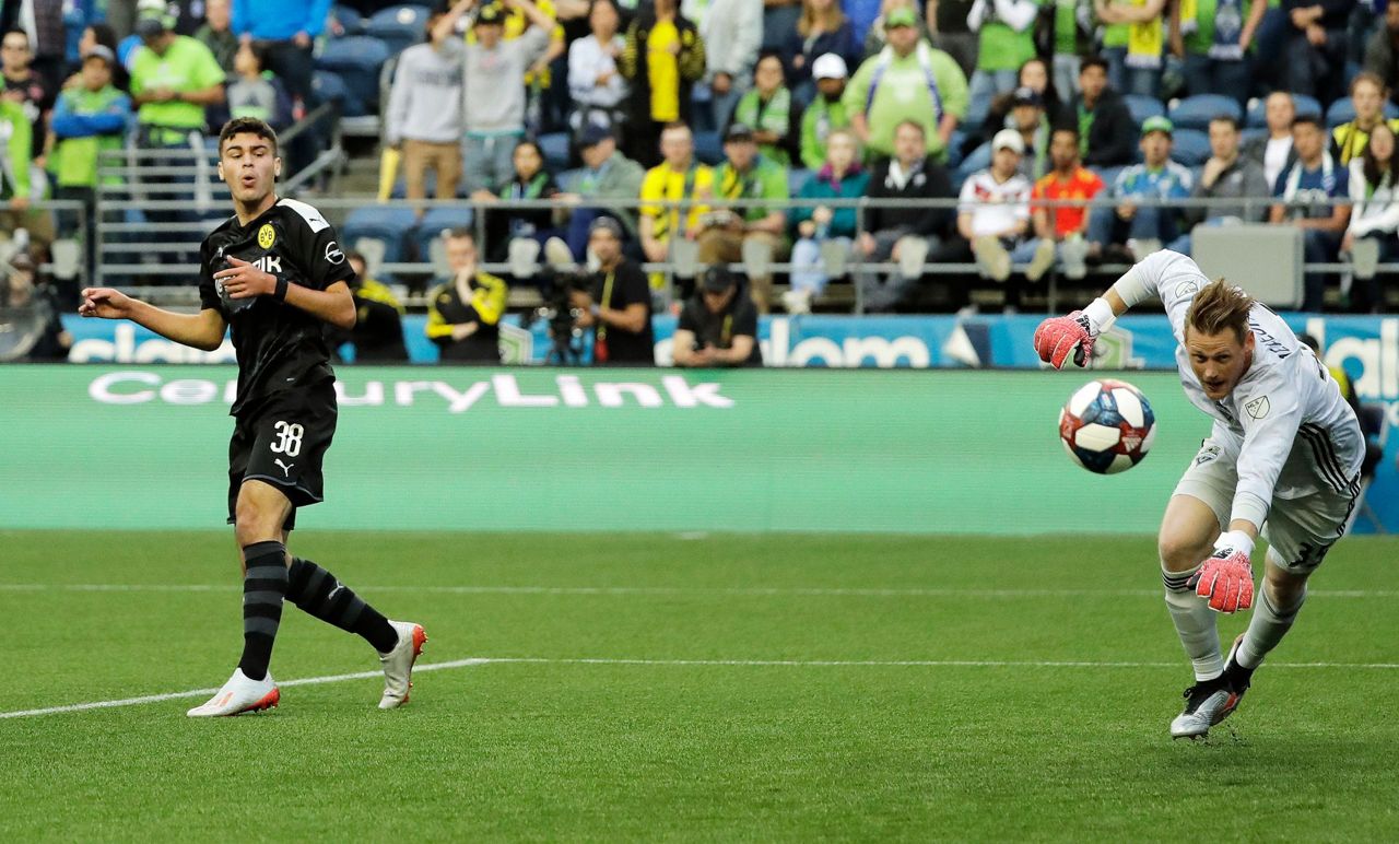 US youngster Reyna's 1st Bundesliga start foiled by injury