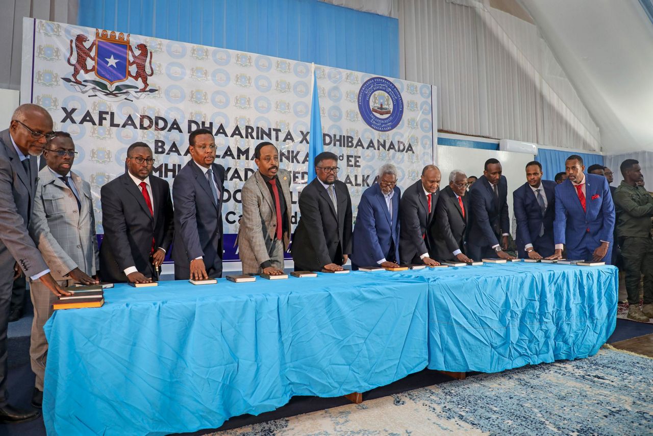 Somalia swears in lawmakers in step to choosing new leader