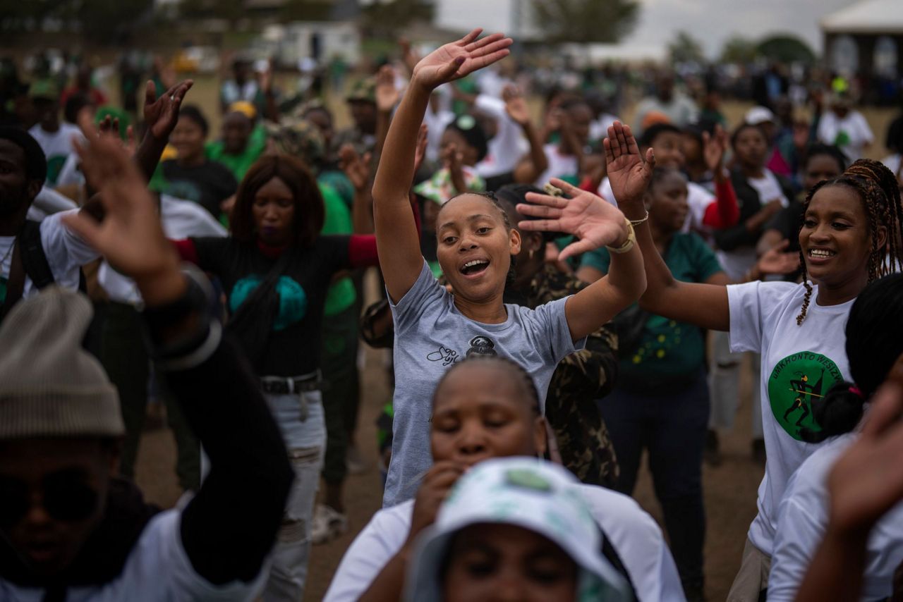 South Africa's 4 big political parties begin final weekend of ...