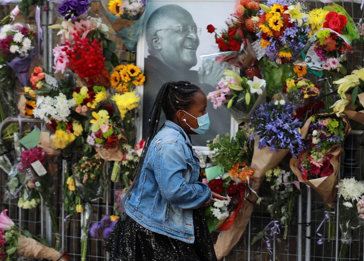 Tutu's family gathers in South Africa for Cape Town funeral