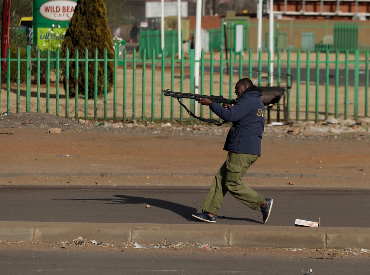 Rioting, looting continues in South Africa, deaths up to 32