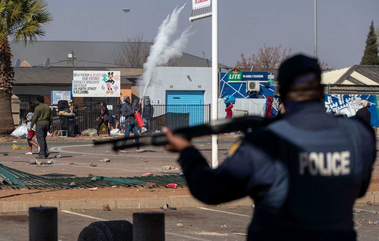 6 dead in South Africa riots over jailing of ex-leader Zuma