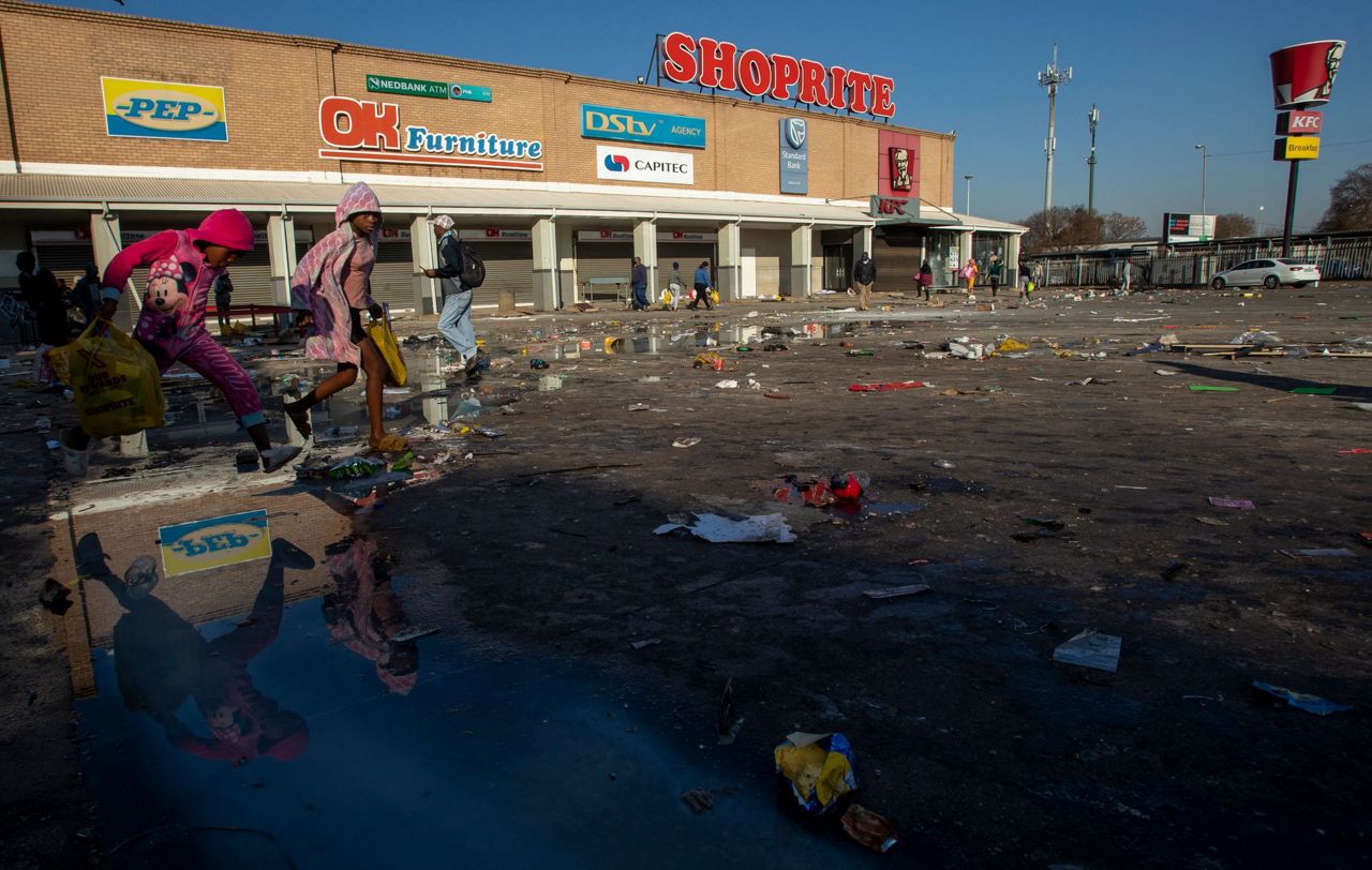 6 dead in South Africa riots over jailing of ex-leader Zuma