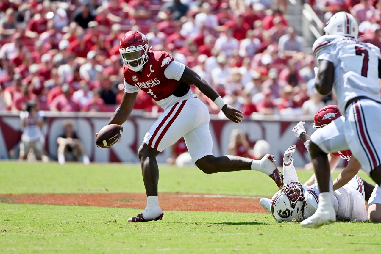 Sanders helps No. 16 Arkansas rocket past South Carolina Sanders helps No. 16 Arkansas rocket past South Carolina
