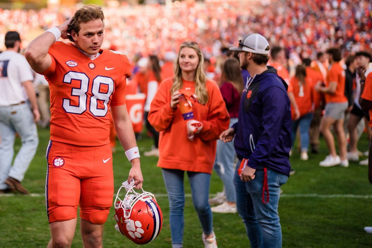 South Carolina beats Clemson for 2nd straight top-10 win