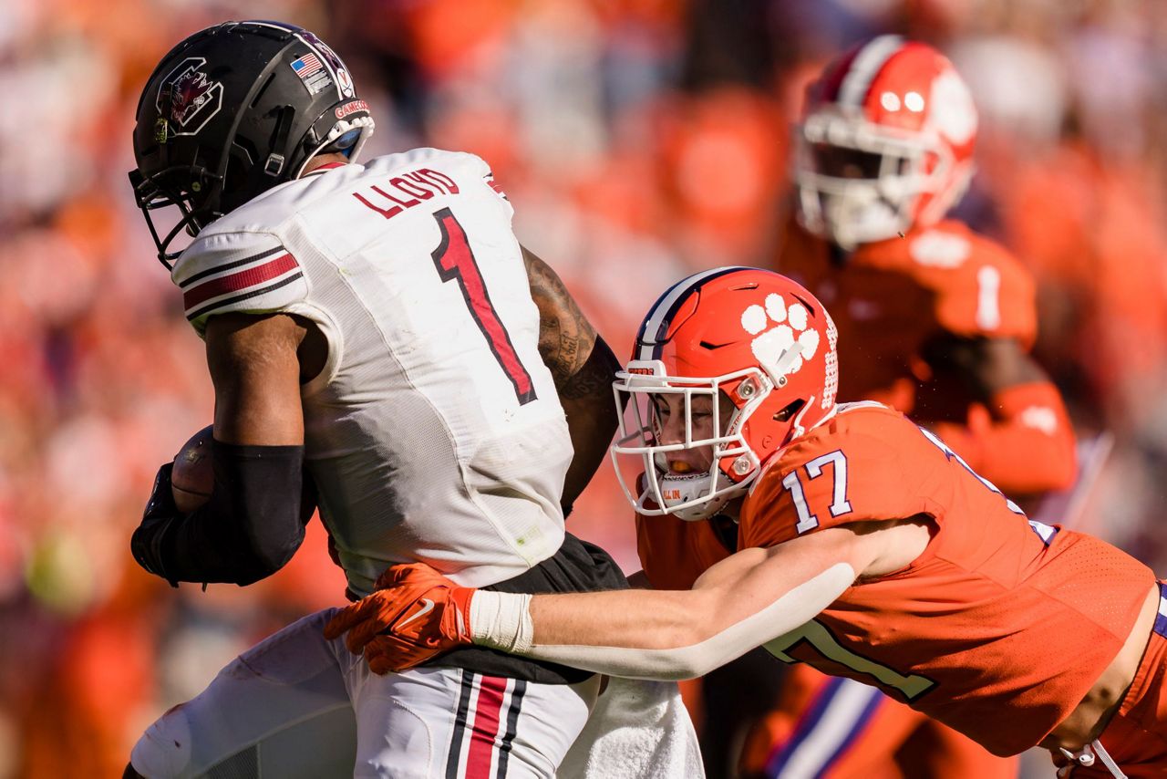 South Carolina beats Clemson for 2nd straight top-10 win