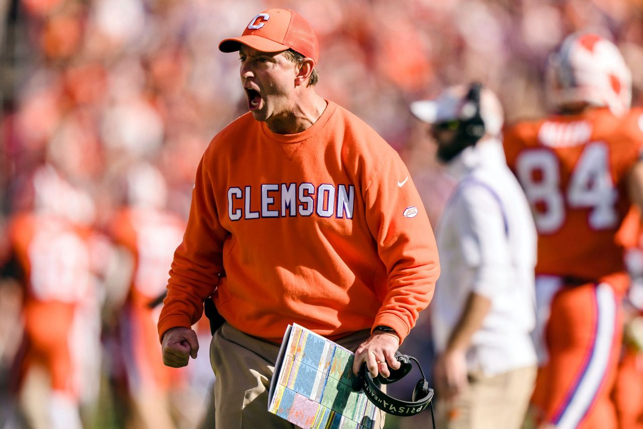 South Carolina beats Clemson for 2nd straight top-10 win