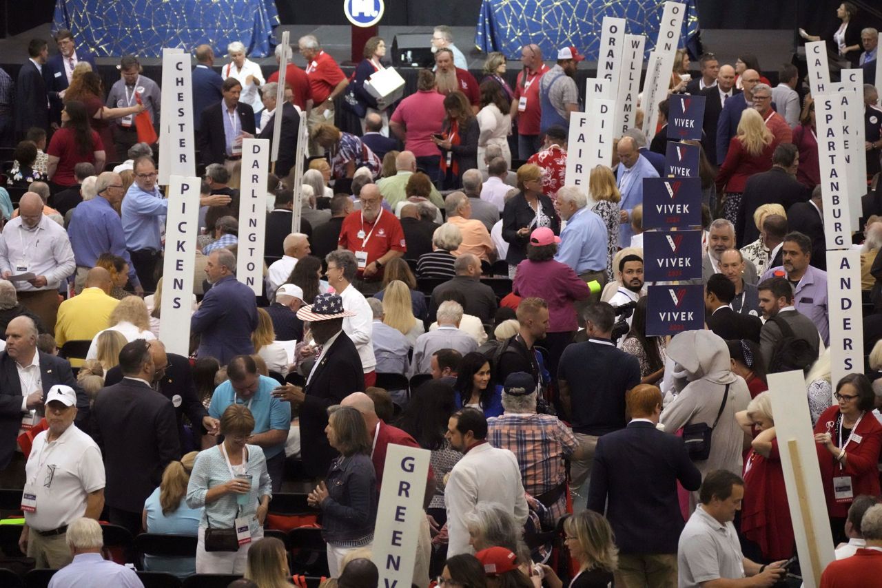 South Carolina Republicans hear pitches from 2024 candidates, reelect ...