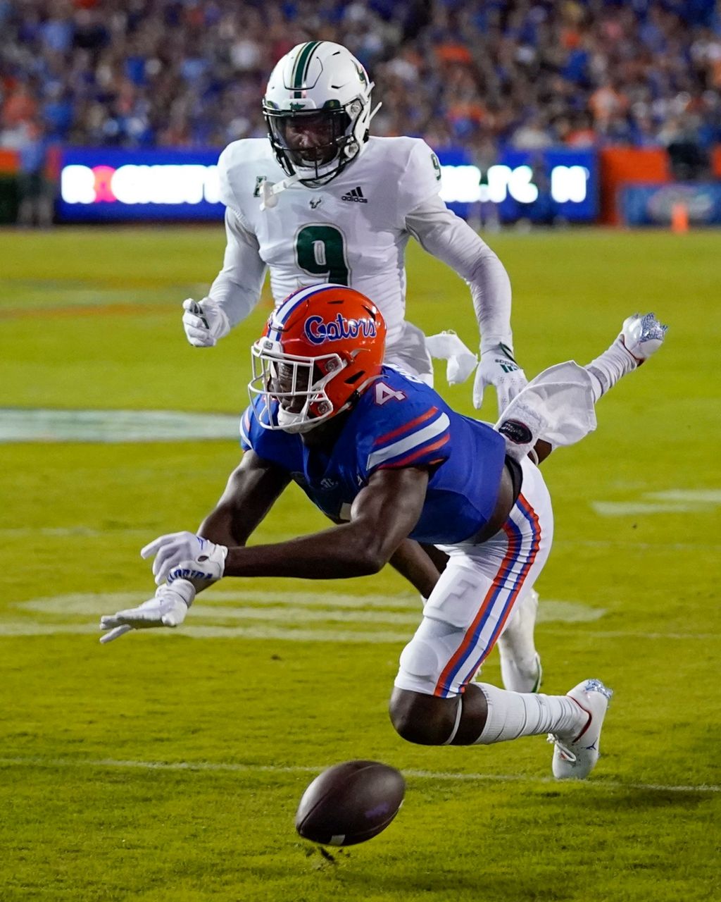 USF botches late FG, No. 18 Florida gets 31-28 win in Swamp