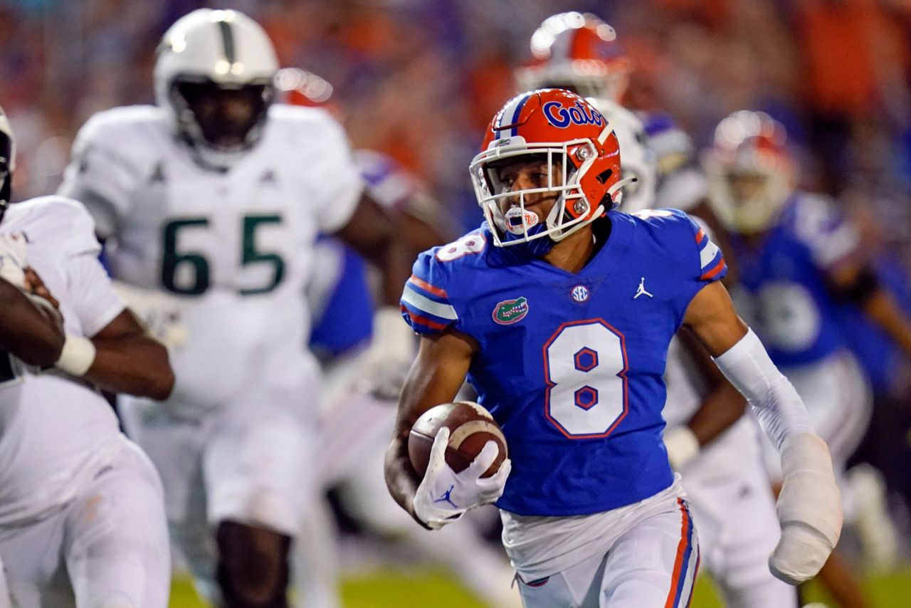USF botches late FG, No. 18 Florida gets 31-28 win in Swamp