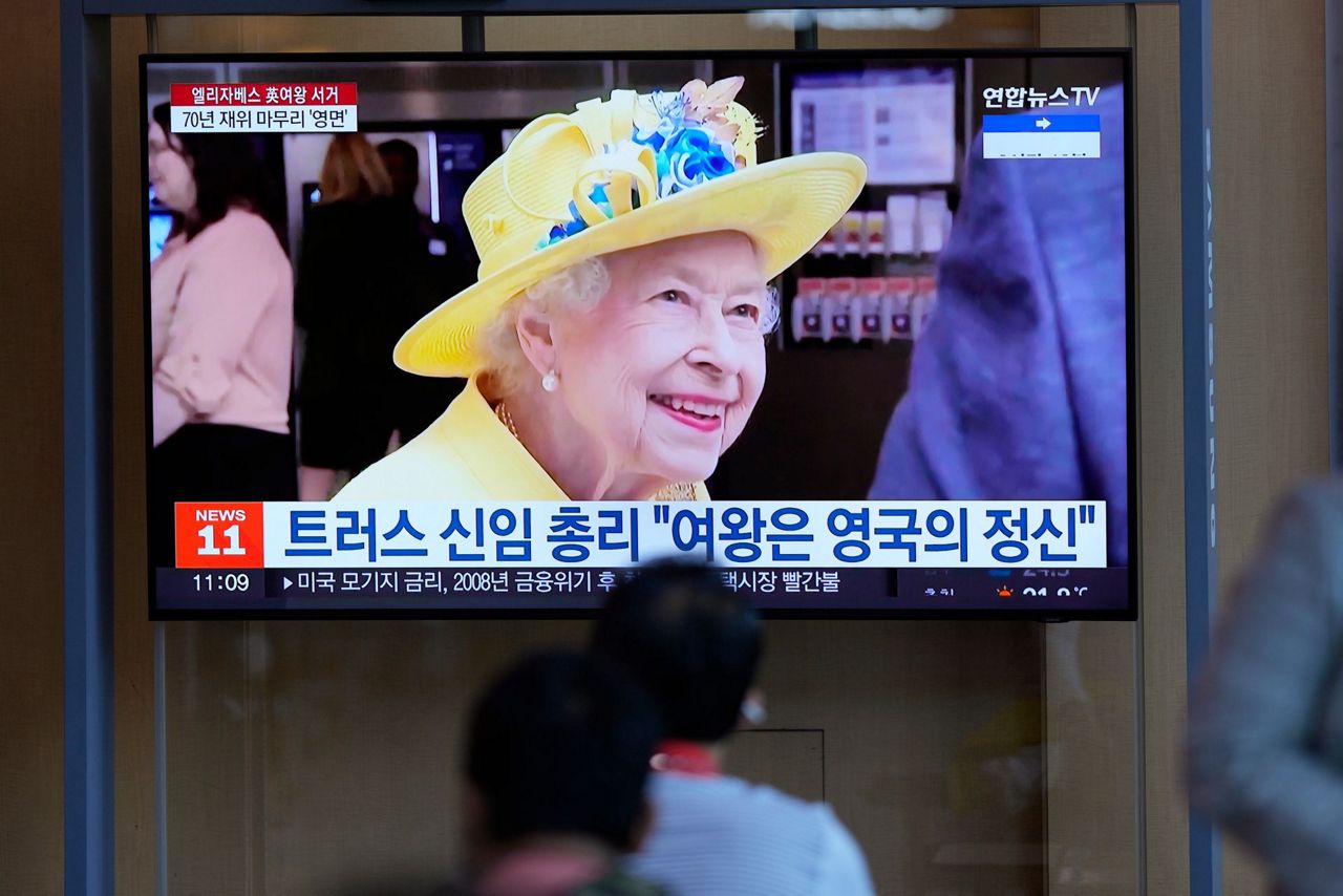 'A constant in my life': World mourns Queen Elizabeth II