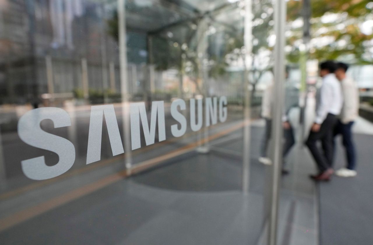 Samsung reports improved profit as losses from chip business narrow