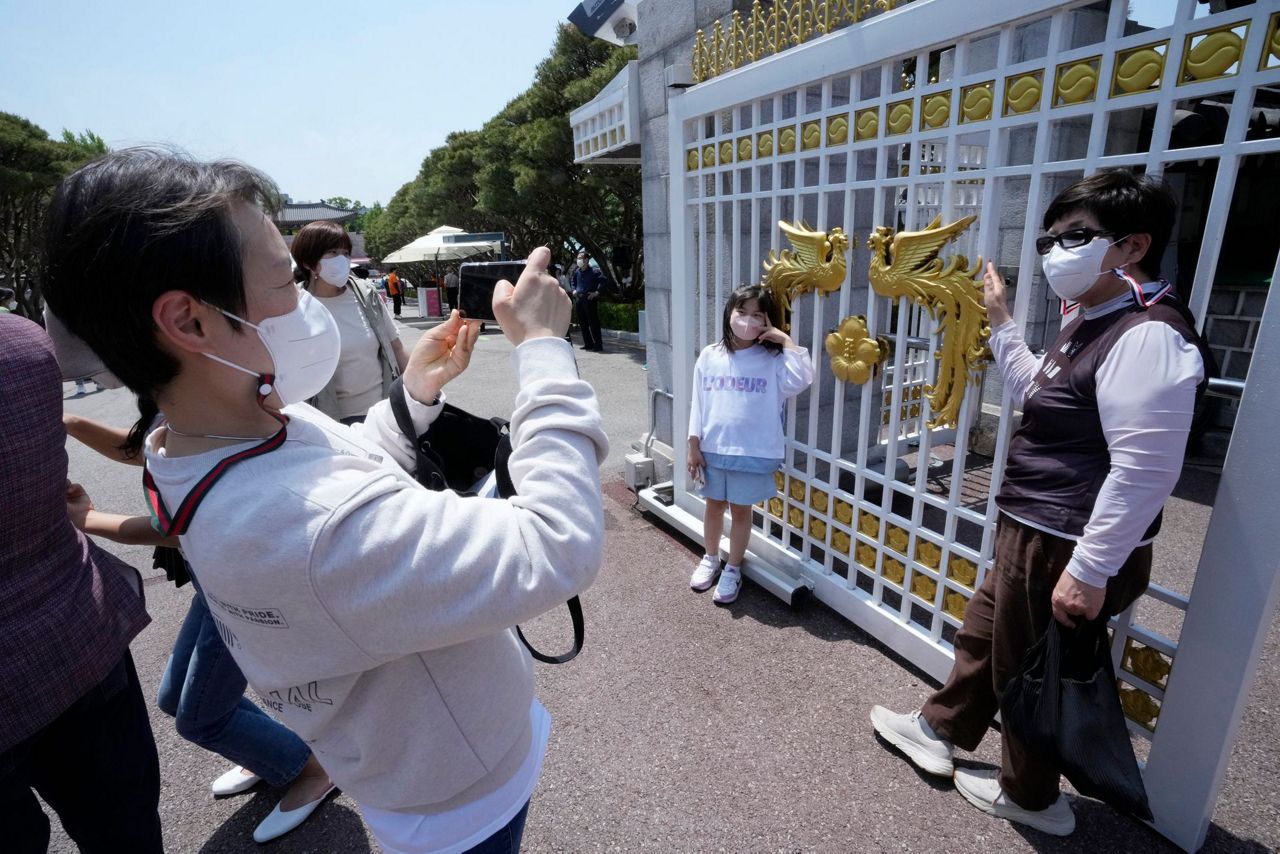 S. Korea Blue House opens to public for 1st time in 74 years