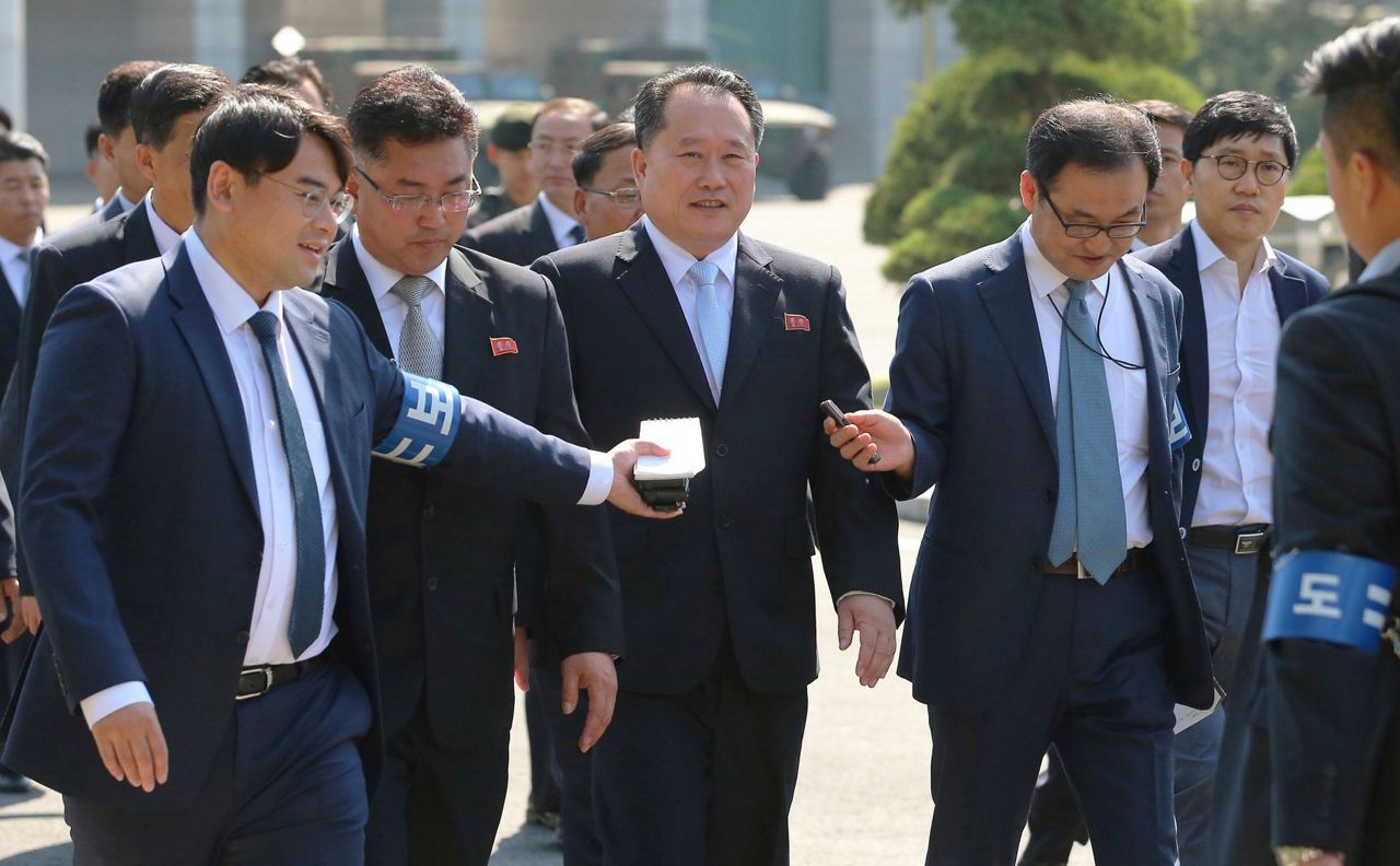 Senior North Korean official chastises South Korean reporter