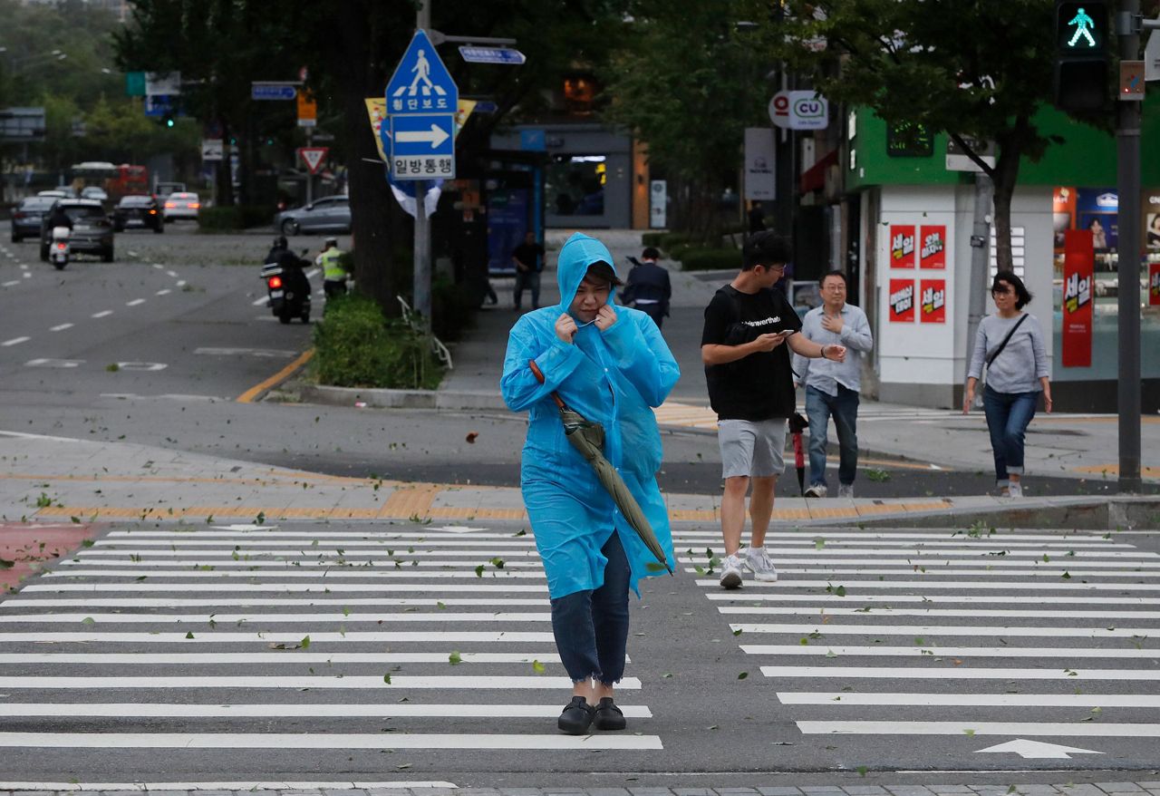 Typhoon leaves thousands of South Korean homes powerless