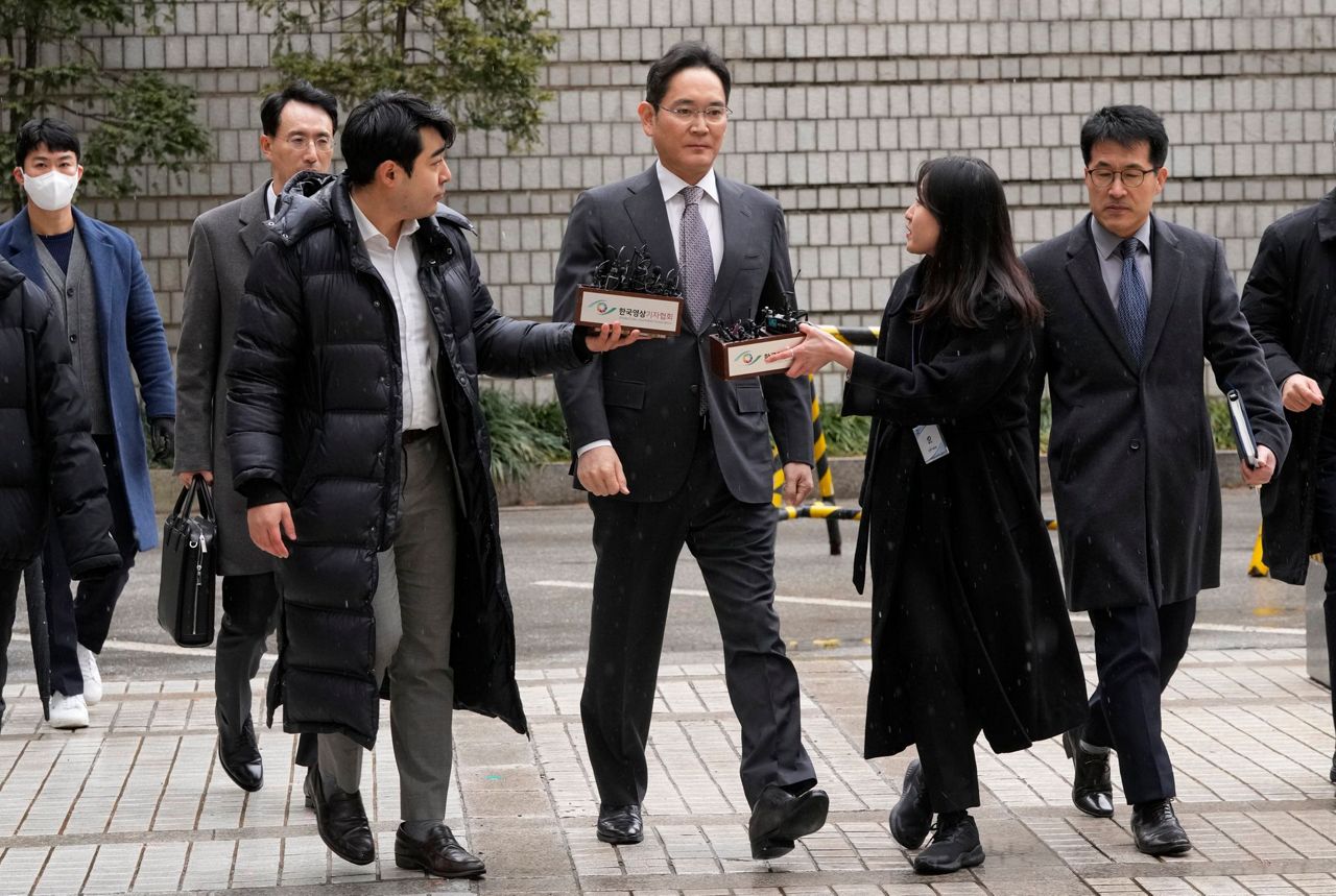 Samsung chief Lee Jae-yong is acquitted of financial crimes by South ...