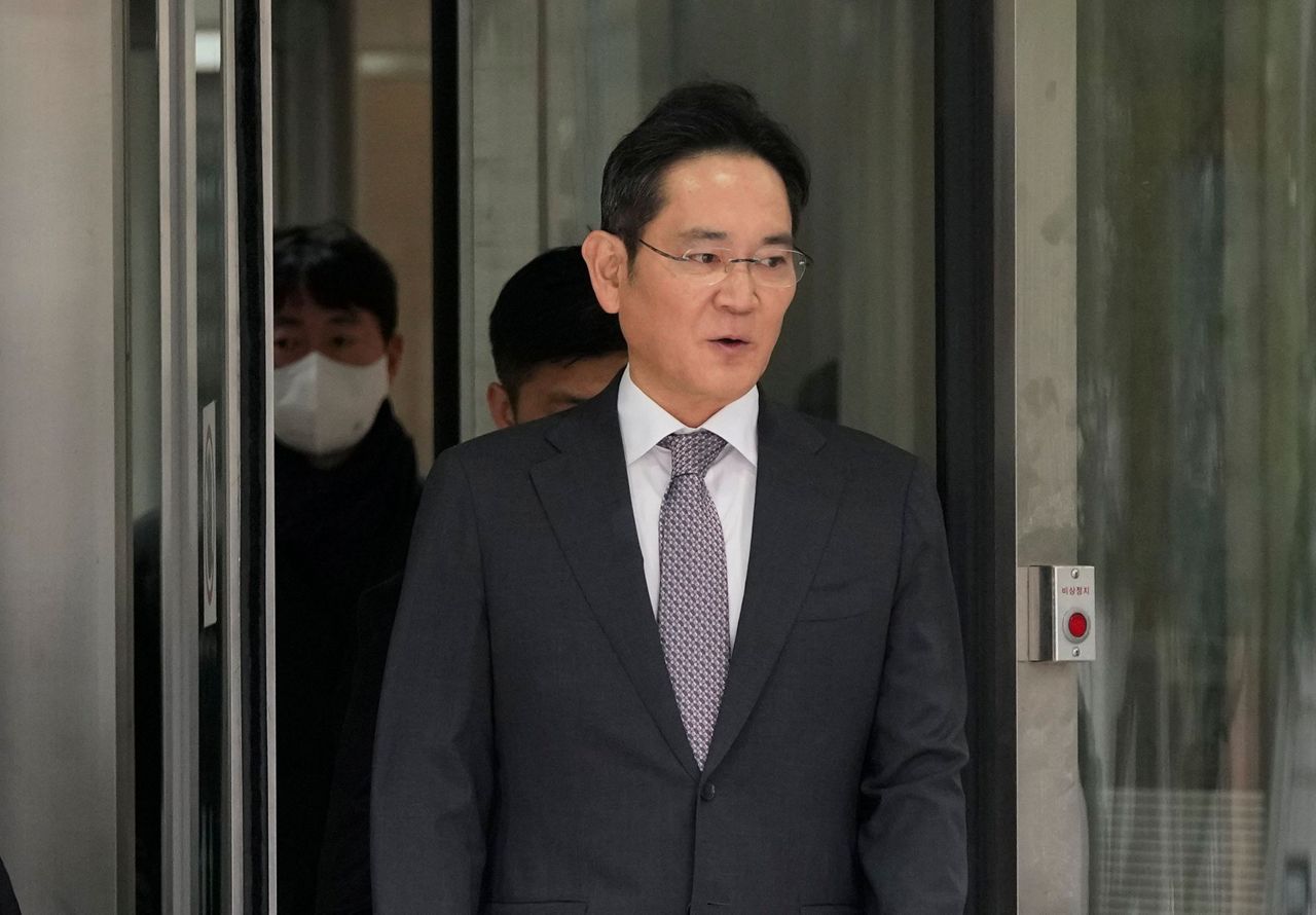 Samsung chief Lee Jae-yong is acquitted of financial crimes by South ...