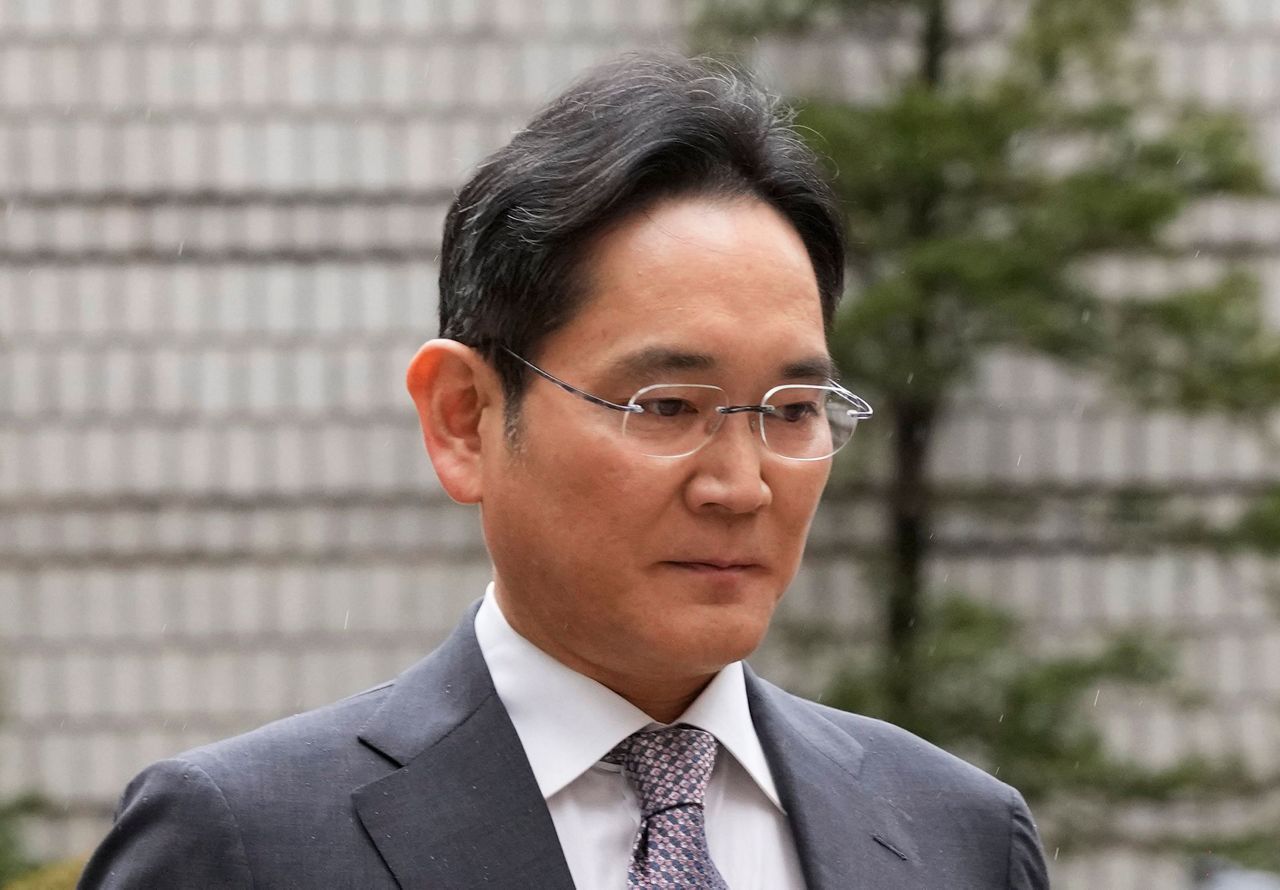Samsung chief Lee Jae-yong is acquitted of financial crimes by South ...