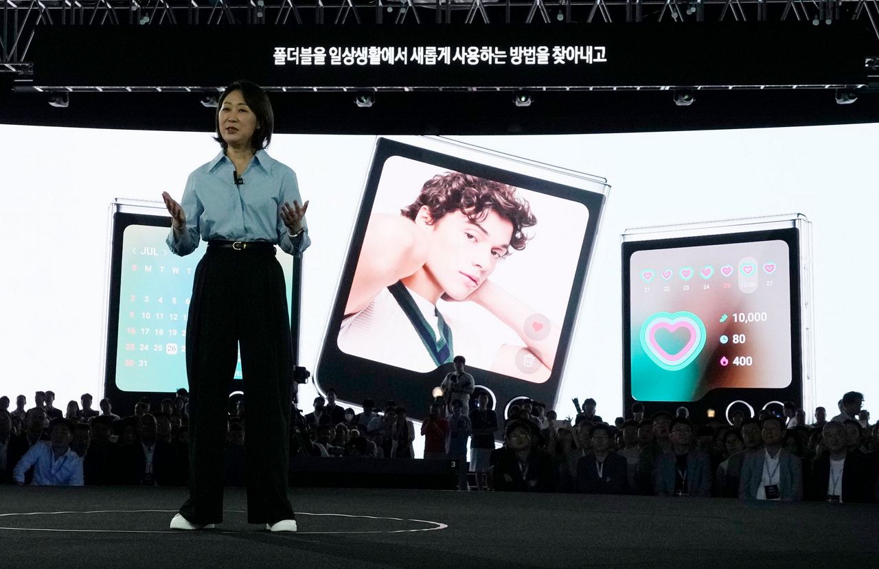 Samsung unveils foldable smartphones in a bet on bending device screens